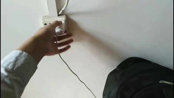 “充电器一拔,再见面就是下个夏天”回家时的喜悦,离家时的不舍