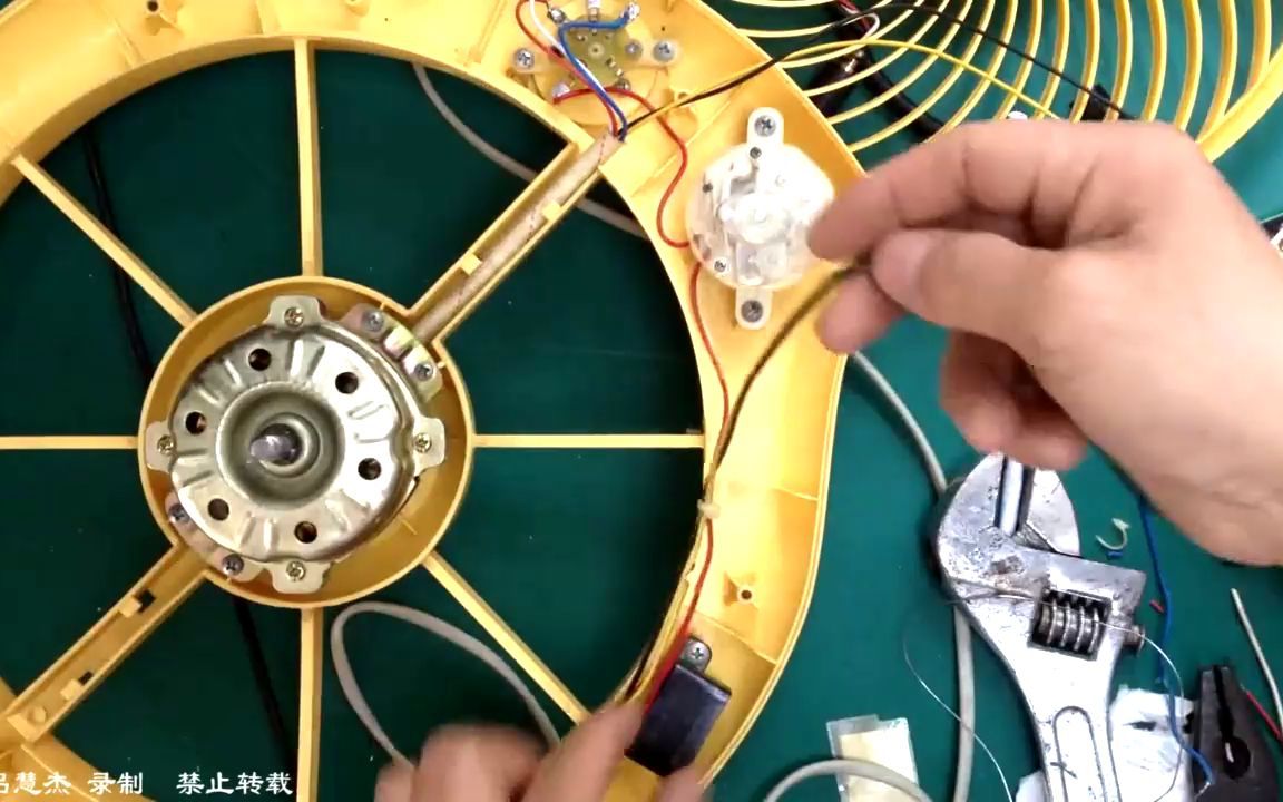 小家电维修、手把手教你调换电风扇电机马达
