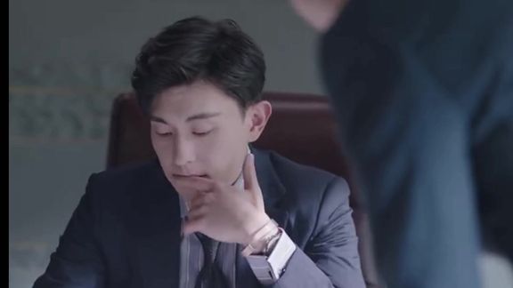 邓伦你和你朋友在干什么呢,被发现了吧