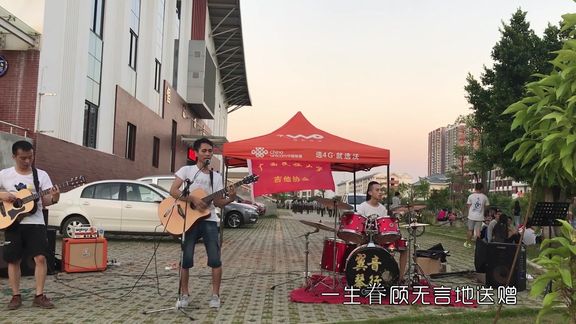 两把木吉他也能玩出电吉他这种效果,感觉很不错