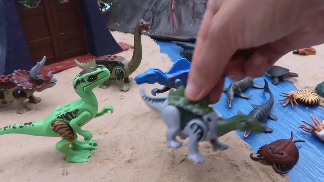 猫猫恐龙小队 第3集 炫酷的恐龙宝宝模型