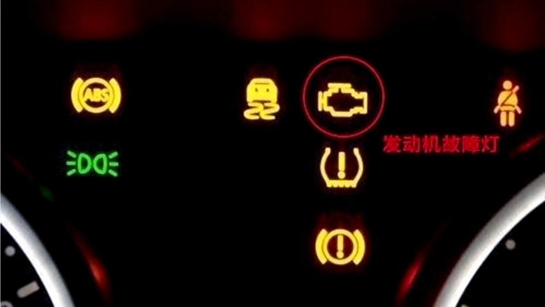 汽车转弯时手刹灯亮了,汽修工深入解析,判断故障很准确