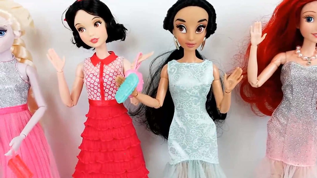 芭比娃娃玩具,芭比们的旗袍服装和漂亮礼服