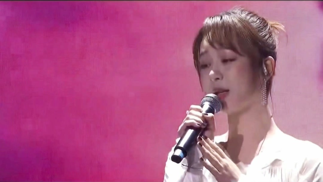 肖战，杨紫舞台表演＋采访，芭莎慈善夜余生请多多指教，搞笑花絮