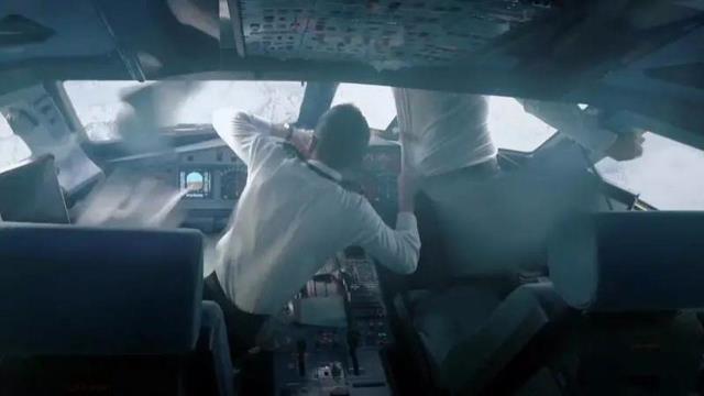 灾难电影《中国机长》,真实事件改编,...