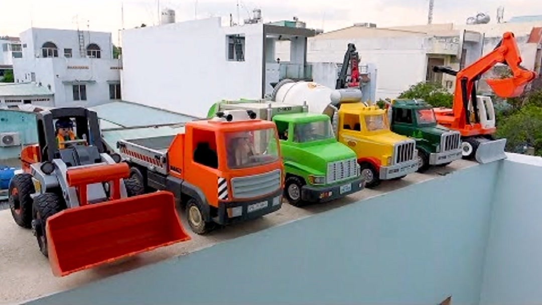 汽车动画片:玩具汽车视频,组装推车,货车,拖拉机!