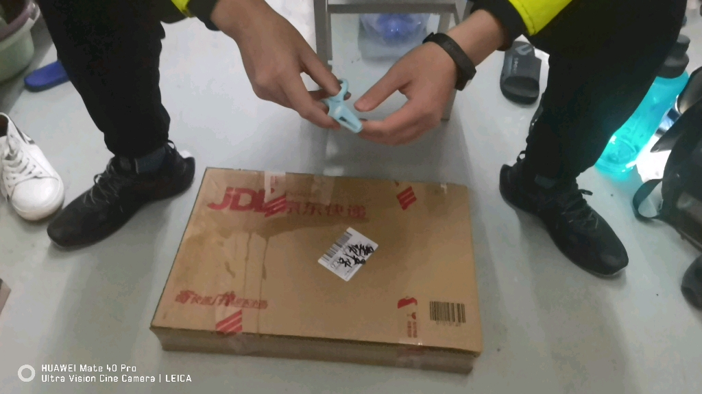 大学舍友喜提人生第一台电脑