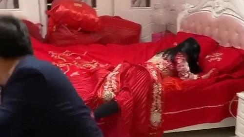 结婚第一天晚上老公就这样对老婆!