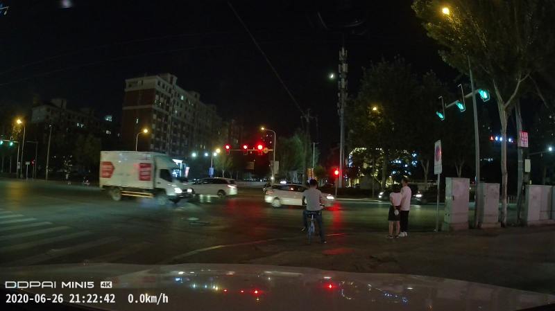 盯盯拍mini5旗舰机型4K影院级行车记录仪夜视效果