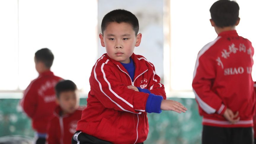 我在塔沟武校学武术:厉害的功夫小子,朝气十足!