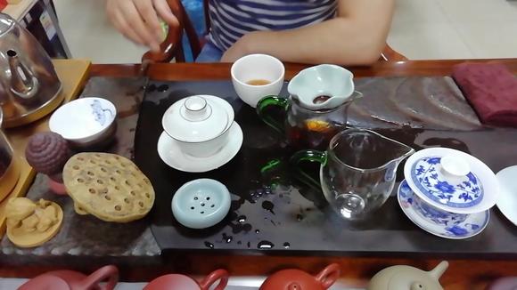 何谓普洱茶熟茶?它有什么功效?哪些人适合喝普洱茶熟茶?