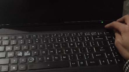 电脑不开机了,灯亮一下