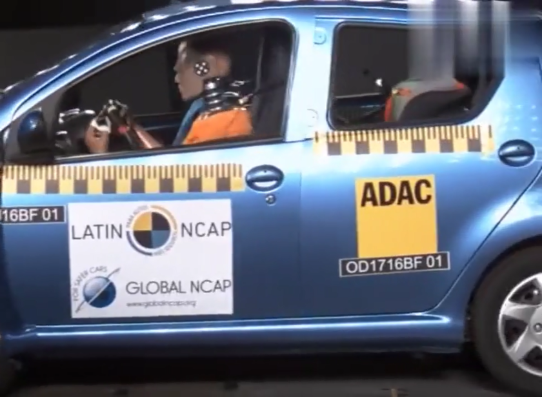 比亚迪F0碰撞测试,看看安全性能表现如何!