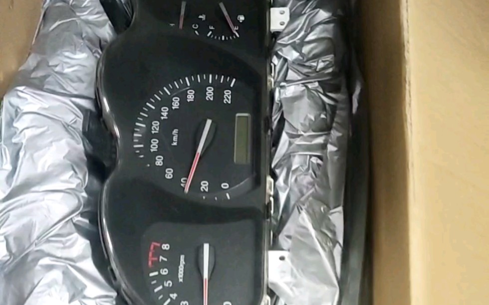 ...精密仪器仪表灯具散热器新型包装方法 进出口产品现场发泡包装缓冲...