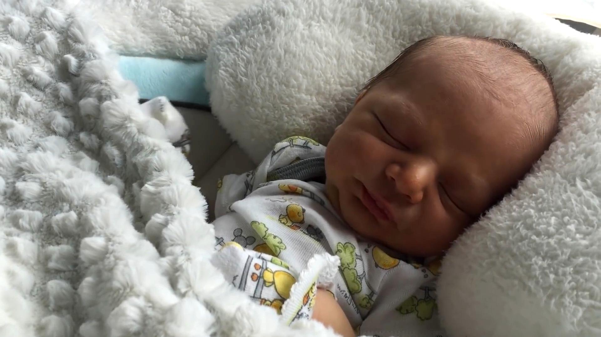 女人生孩子,所说的“开十指”是指什么?镜头记录了一切_