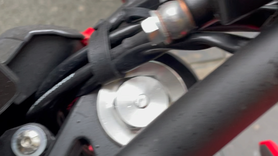 ...贴吧车友都在反映这个问题。钱江也没用个说法。国产真的没诚意