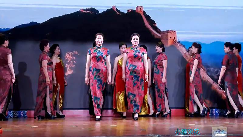她们的模特表演《我的祖国》;高贵典雅,拥有东方女性之美
