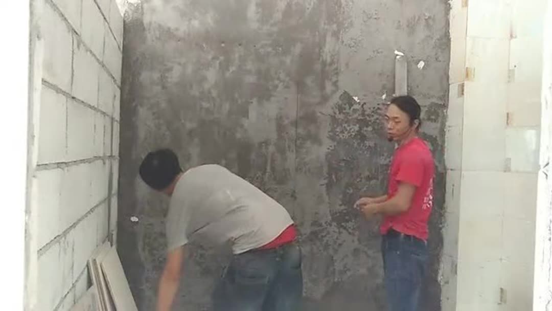 贴瓷砖怎么确定一面墙上下垂直的厚度,以及整面墙砖最左边与最右边...