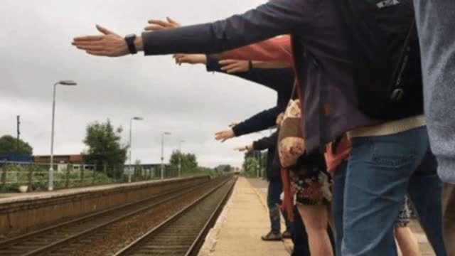 最清冷火车站,365天只有12个人上车,留着干啥?