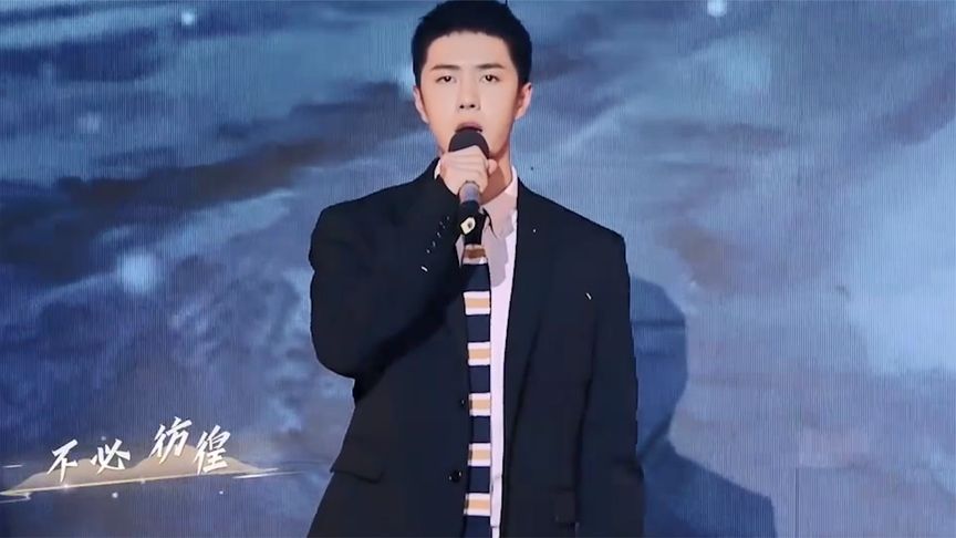 王一博献唱《青春的模样》致敬抗美援朝英雄,眼神坚定正能量爆棚