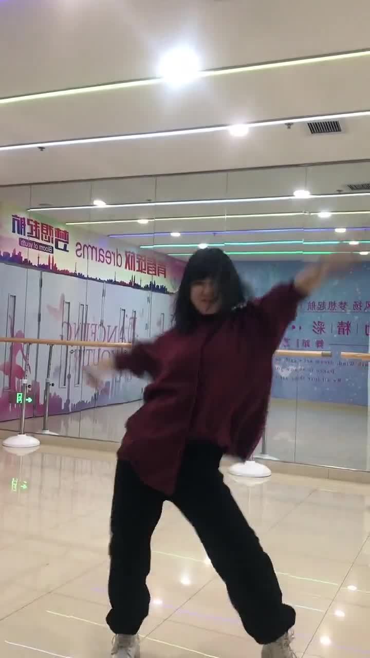 音乐老师的寒假生活,借个舞蹈教室继续坚持锻炼
