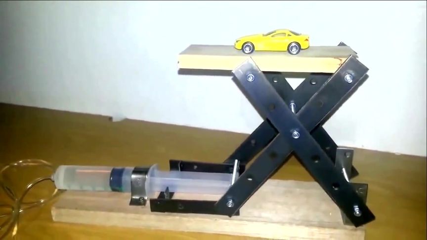 国外牛人设计出升降停车场模型,这物理知识真没白学!