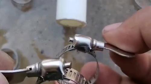 固定水管可以使用不锈钢卡箍,结实耐用,可以重复使用!