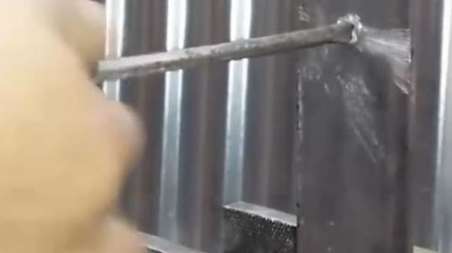教你几种不用螺丝取出器也能取出断掉螺丝的方法