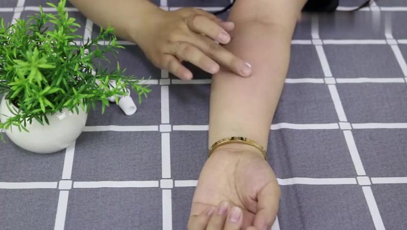 孩子跌倒擦伤,妈妈们知道如何简单治疗擦伤吗?留着备用