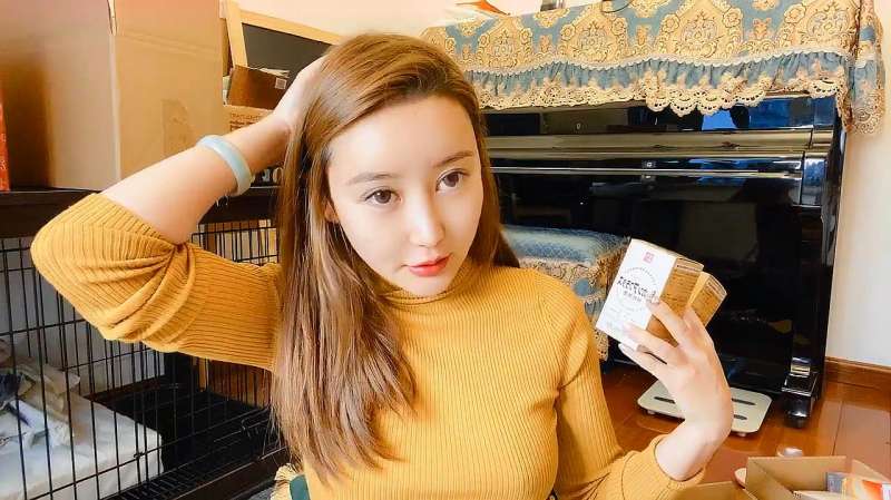 脸上有斑点很难看?美容店老板教我一招,轻松祛斑让肌肤更显白嫩
