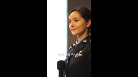 是什么让这位老警官哽咽?缉毒警察执行任务时亲人都在揪心牵挂 [流泪...