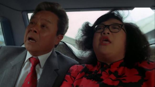 小气夫妻坐出租车,堵车加绕路费用高,俩夫妻看着计价表脸色难看