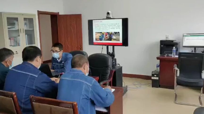 国网突泉县供电公司溪柳供电所开展8月份第二次班组安全活动