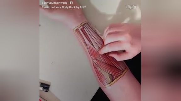 把身体构造画在皮肤上,太逼真