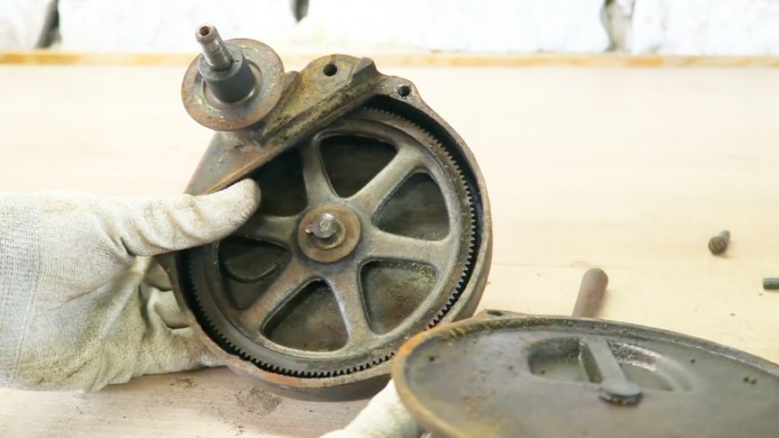 拆开一台手摇砂轮机,看看里面长啥样,翻新一下使用效果杠杠滴