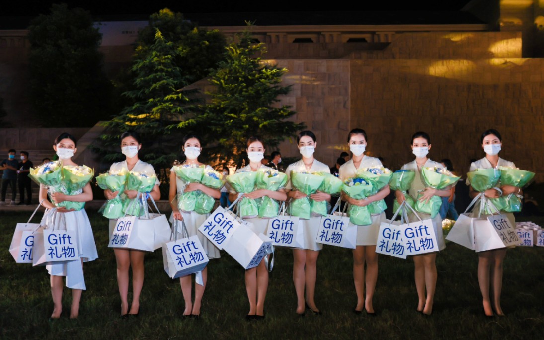 AITO问界M7河南郑州首批车主交付仪式