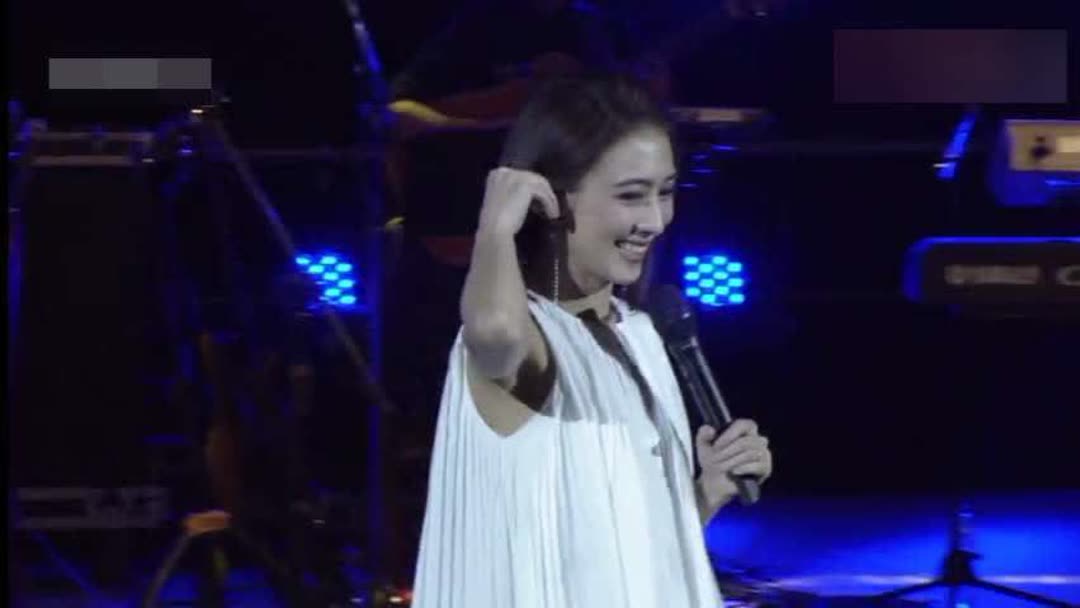 戴佩妮演唱会歌迷互动大型翻车现场各角度最全视频集锦 这是真粉