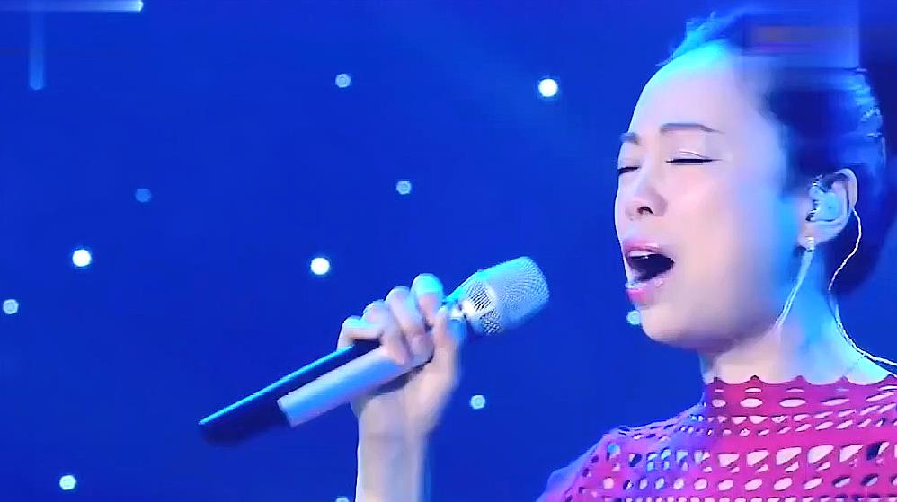 黄绮珊韩红世纪大合唱,一首《离不开你》唱出了两种味道,听醉了