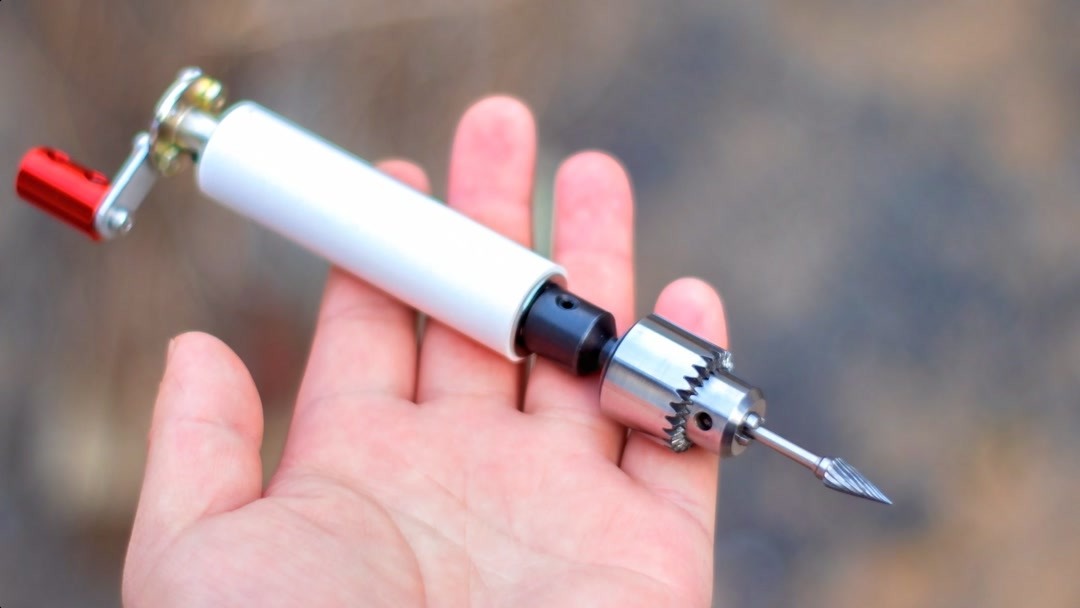 简单动手自制一把手摇钻打孔器