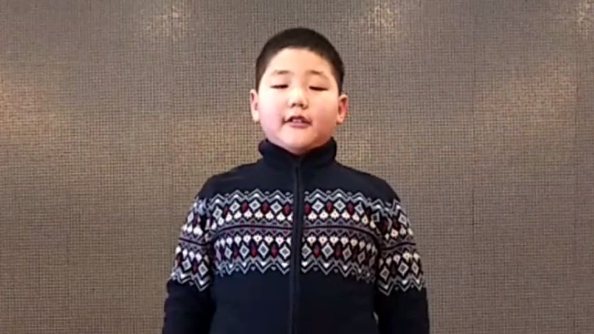 一年级学生朗诵《诗赞最美逆行者》