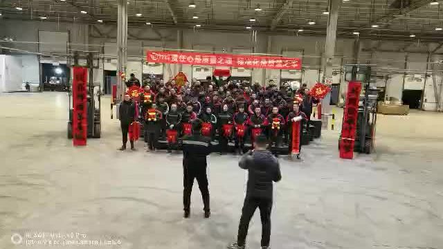 顺丰快运祝大家新年快乐,万事如意,牛年牛牛牛,工资涨涨涨!