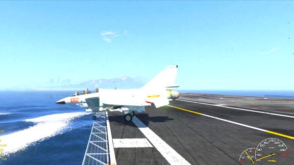 歼10战斗机在航母上展示绝活