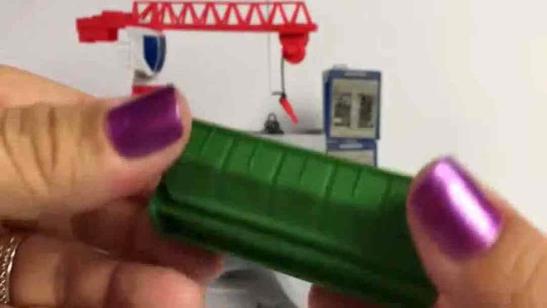 零件组装建筑工地塔吊和工程车玩具