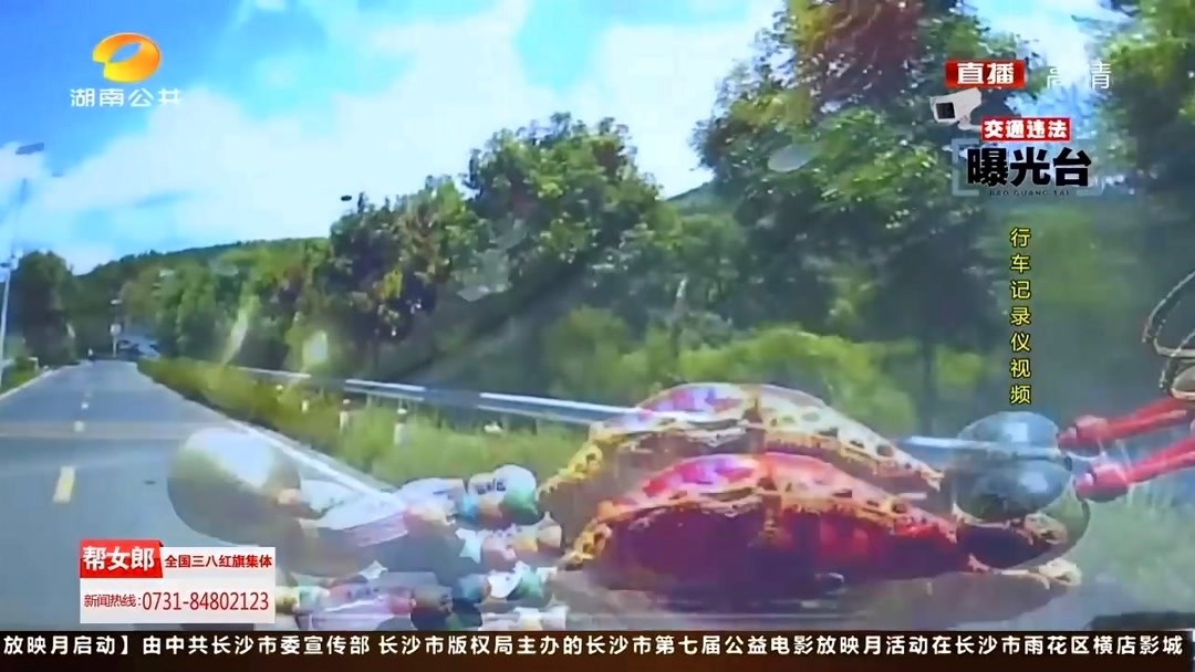 男子疲劳逆行驾驶,引发三起交通事故,太危险