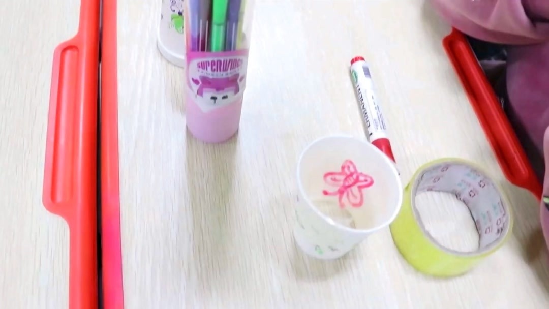 老师教学生手工制作投影仪,学生突发奇想自己做动画投影!