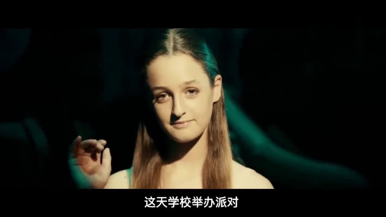 学校频繁出现灵异事件,老师利用阴阳眼,看到了在班里藏着的鬼魂