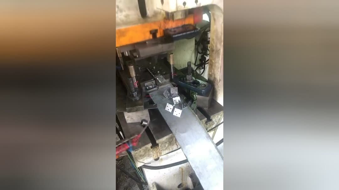 带加强筋直角折弯模