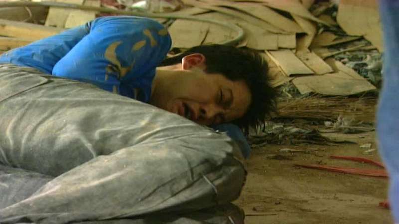 小伙明知前面是悬崖却还跳,竟然吸毒成瘾,低三下四求人