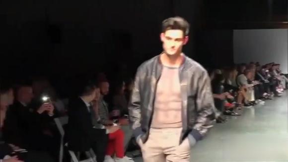 时尚男模走秀,第一次发现男模的衣服比身材好看