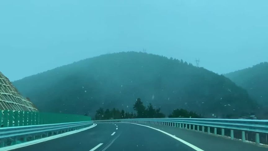 丽江至香格里拉的高速公路通车了